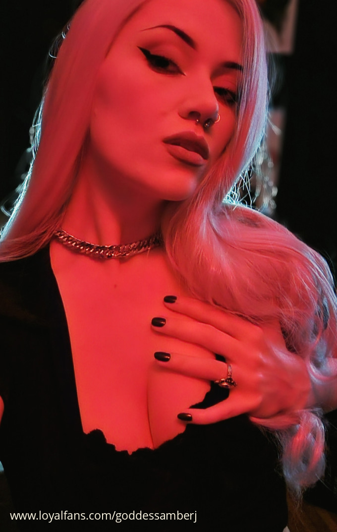 Goddess Amber J’s Official Social Fan Page | LoyalFans