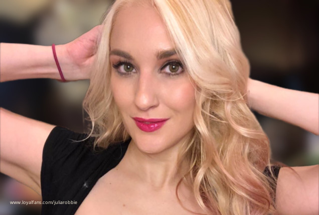 A nice bottle of wine - Goddess Julia Robbie Official Photos | www ...