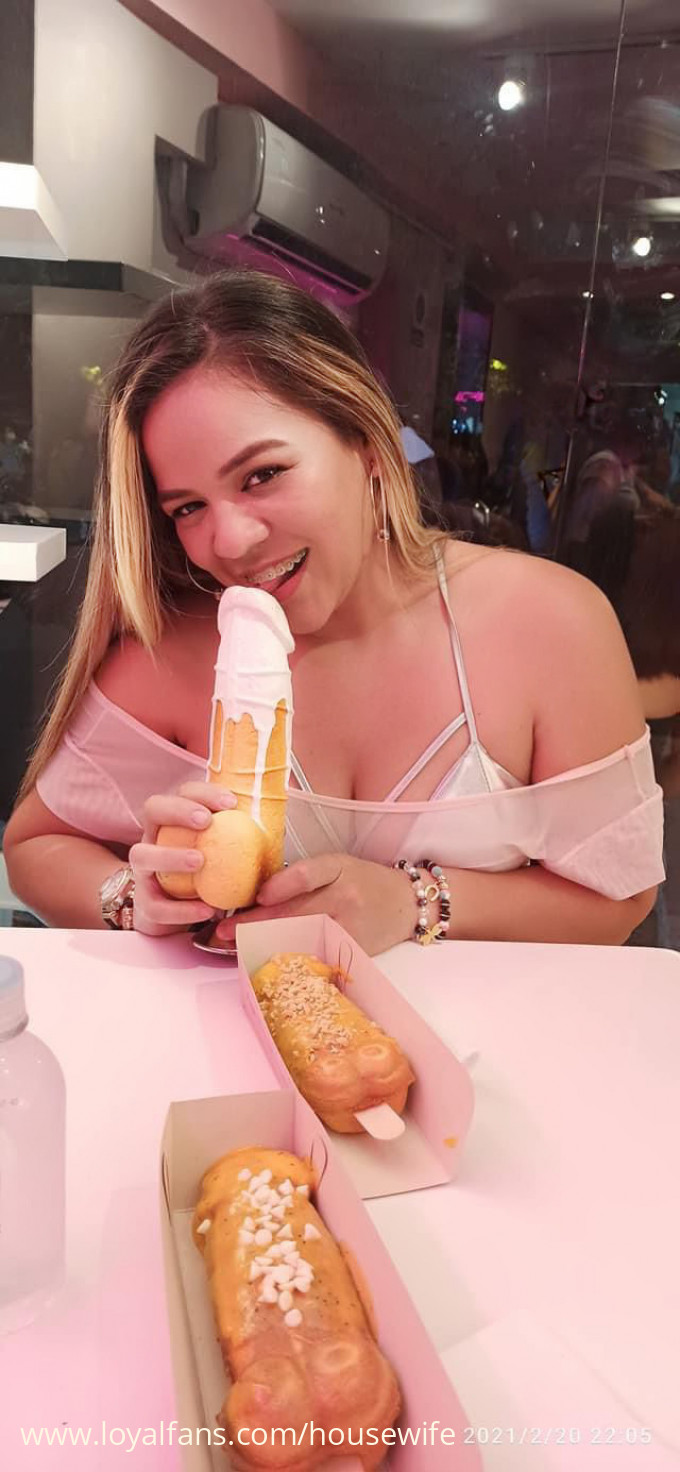 mmmm mmmm mmmm😝😛 - housewife Official Photos | www.Loyalfans.com