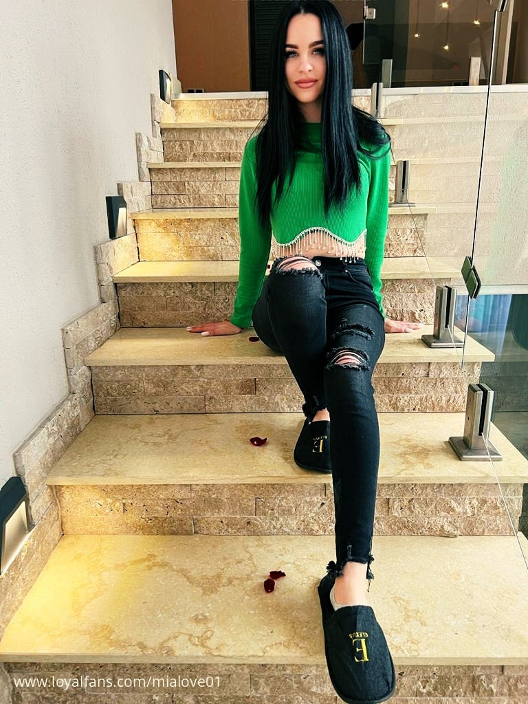 MiaLove01's videos and clips | Official account | LoyalFans