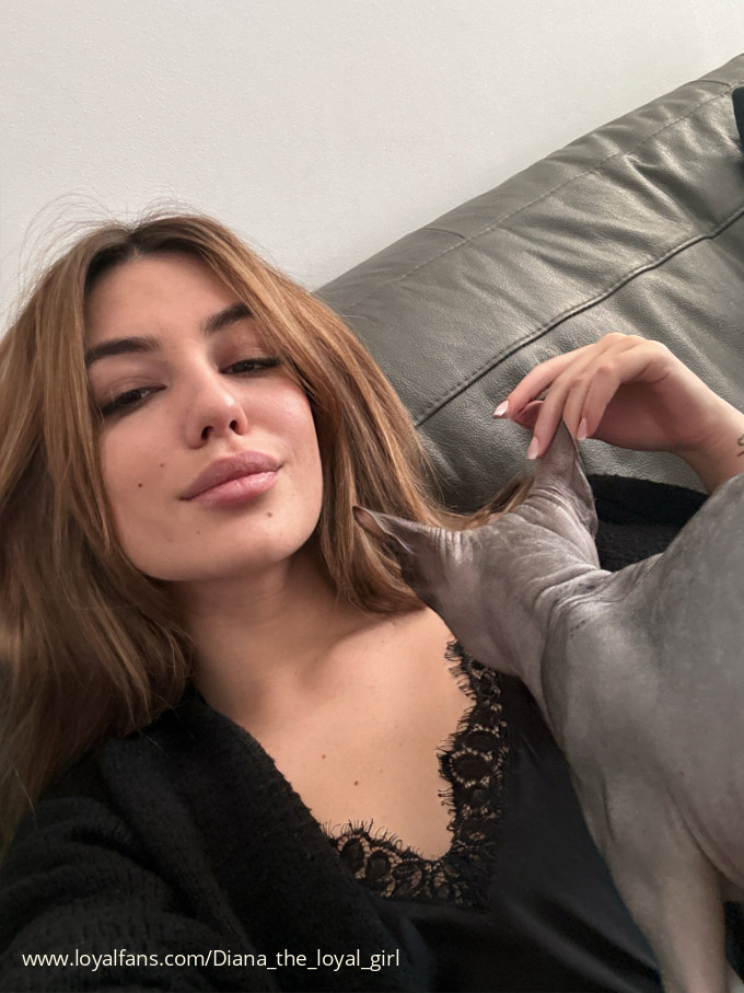 The Loyal Girl’s Official Social Fan Page | LoyalFans