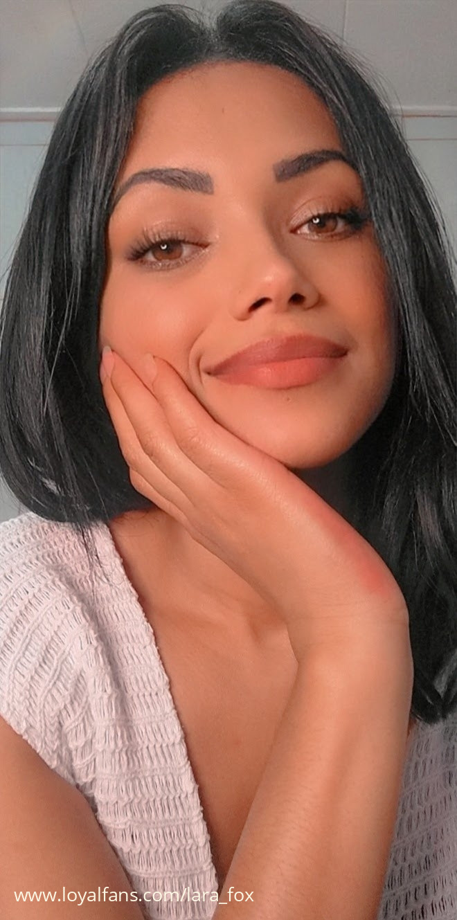Larafox2024’s Official Social Fan Page | LoyalFans