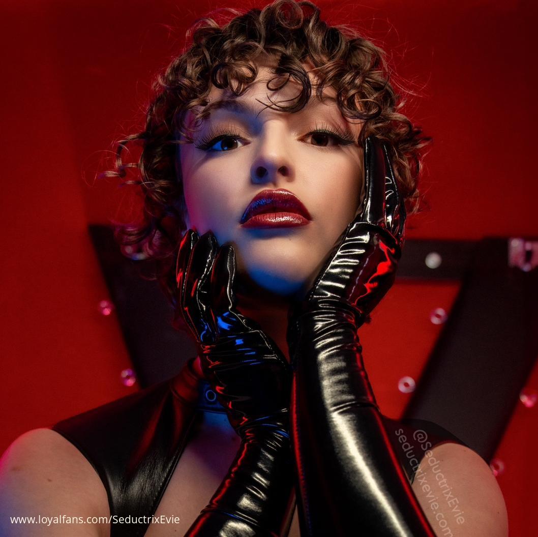 Seductrix Evie's videos and clips | Official account | LoyalFans