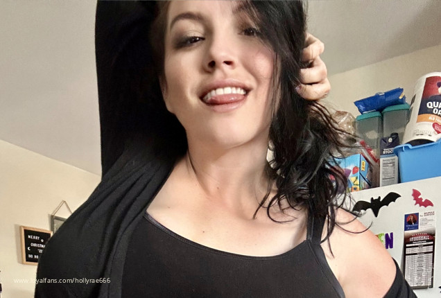 Camel Toe Queen - Holly Rae the Republicunt Official Photos | www ...