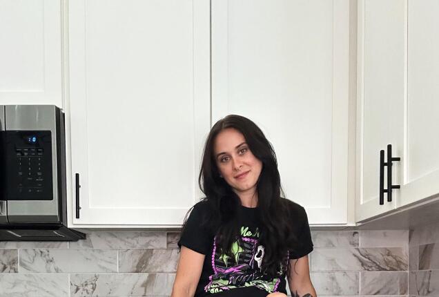 This is how I "help" with dinner - Queen Lenora Official Photos | www.Loyalfans.com