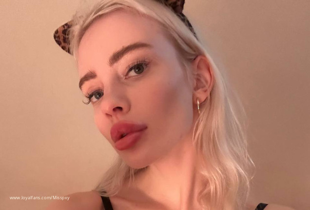 Look and smile. Imagine what pleasure these goddess lips give you? - MissPixxxxxy Official ...