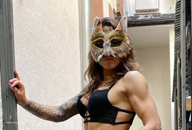 Foxxy Squeeze vs Pamela Strong wrestling and punishment - Foxxy Squeeze Official Profile | LoyalFans