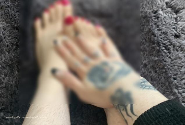 Sneak peek of my massive feet - divine7danielle Official Photos | www ...