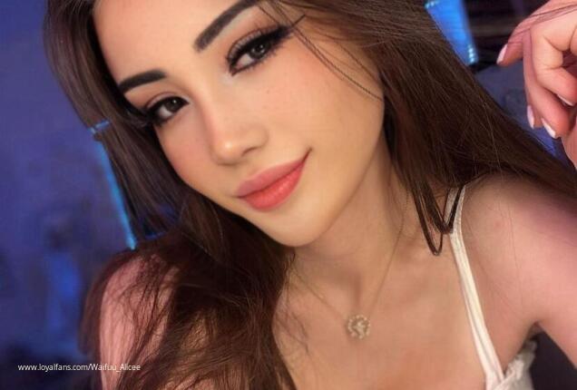 Wanna taste 👅 - Waifuu Alice Official Photos | www.Loyalfans.com