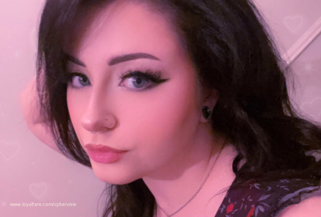 KUROMI 🩷 - Mommy Vixie FINDOM Official Photos | www.Loyalfans.com