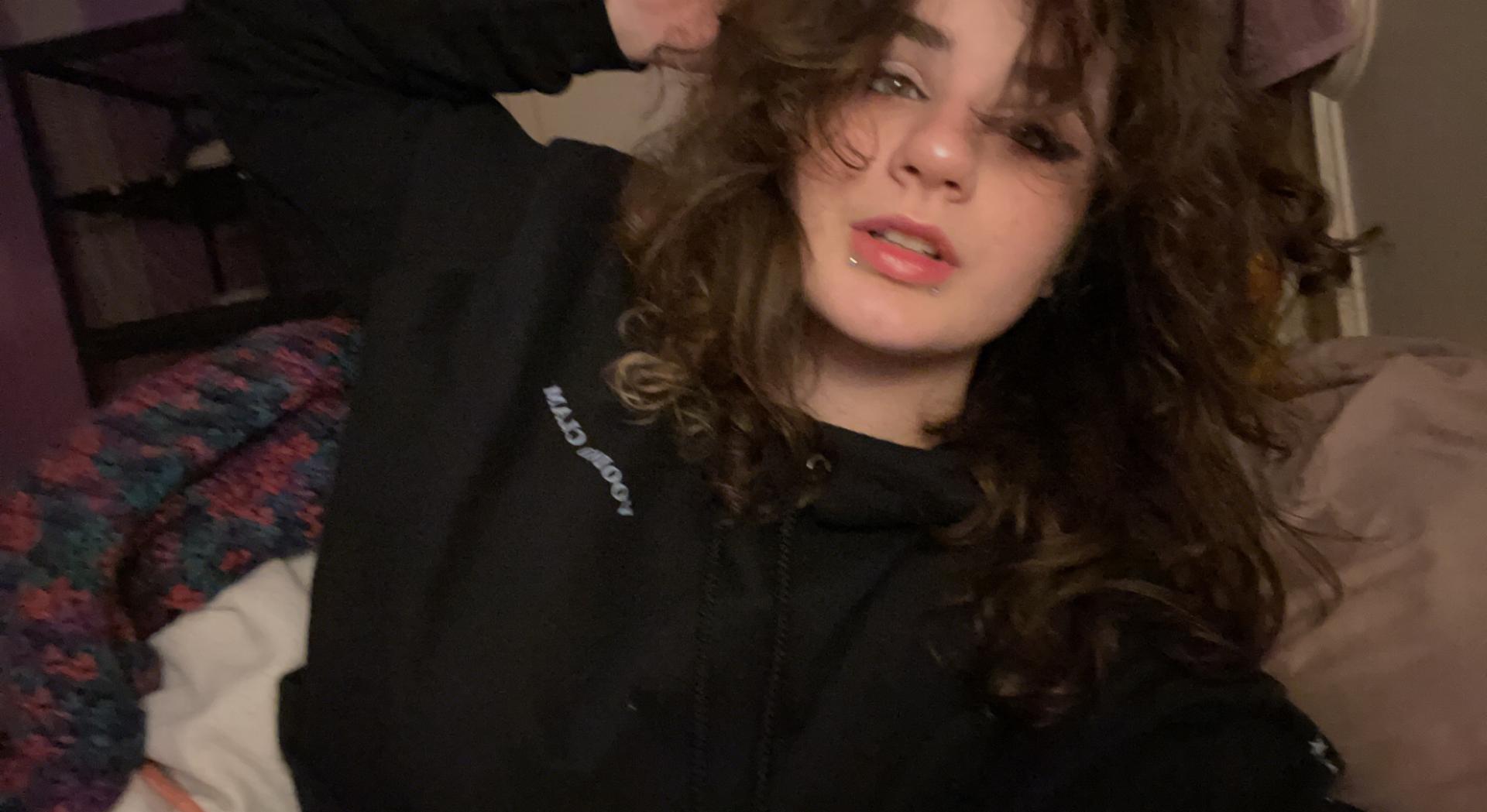 Goddess Amy Pond’s Official Social Fan Page | LoyalFans