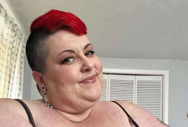 Planet-Size Piggy Eats a whole 5 Layer Cake! - ReenayeStarr Official ...