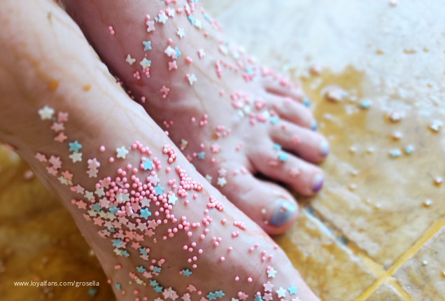 ASMR slime & feet - Grosella feet crush goddess Official Profile | www ...