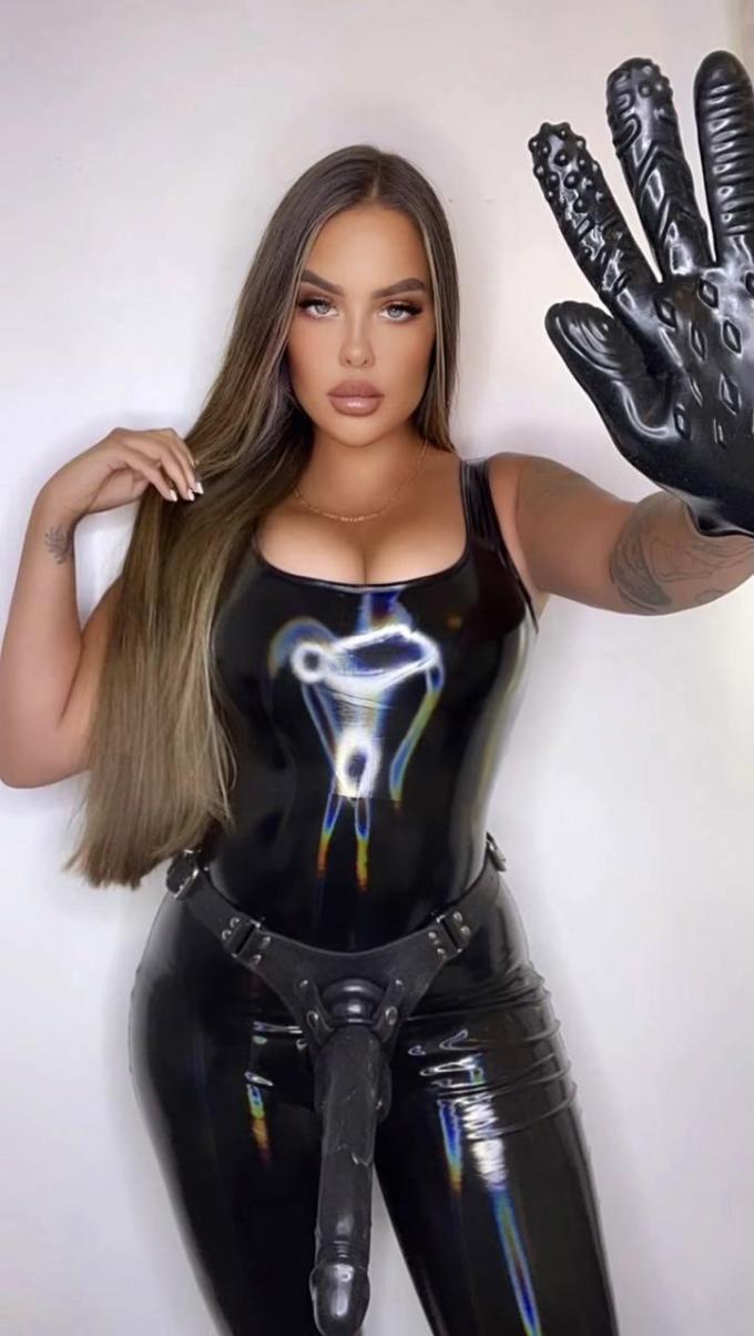 Goddess Veronica Inked ’s Official Social Fan Page | LoyalFans