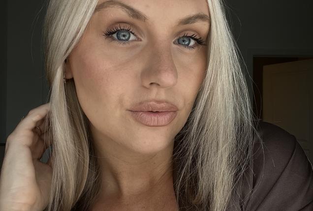 Whispering to you, and my little pink toes are scrunching up - Feet ...