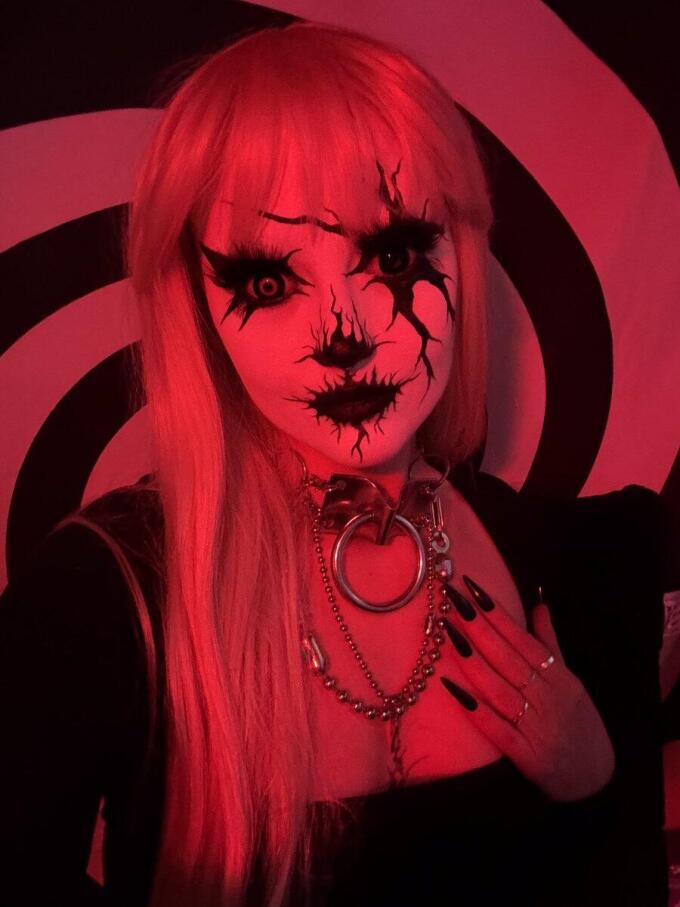 equal parts beautiful & terrifying - Miss Draculin Findom and Femdom Official Photos | www ...