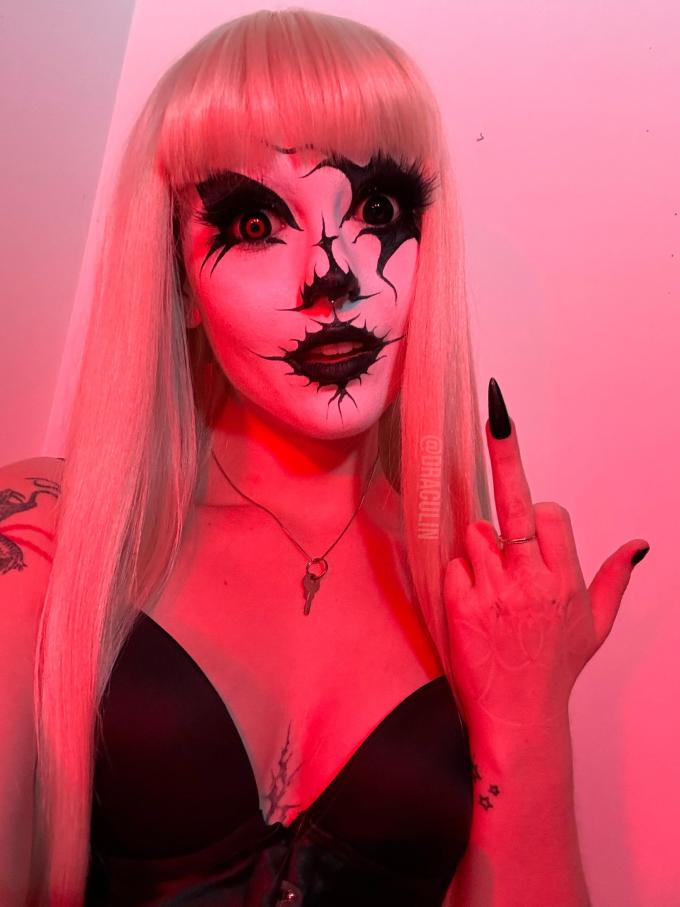 ur so easy - Miss Draculin Findom and Femdom Official Photos | www.Loyalfans.com