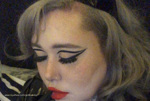 Body Worship Miss Candy Official Profile