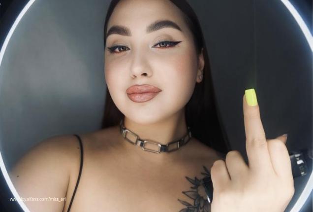 Worship my Feet in heels! - MISTRESS ARI FINDOM FEMDOM Official Profile | www.Loyalfans.com