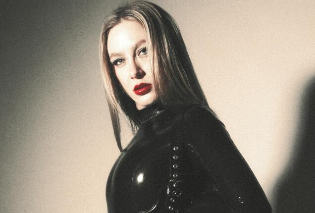 the fabric of your fantasy // - Mistress Roxanne Waters Official Photos ...