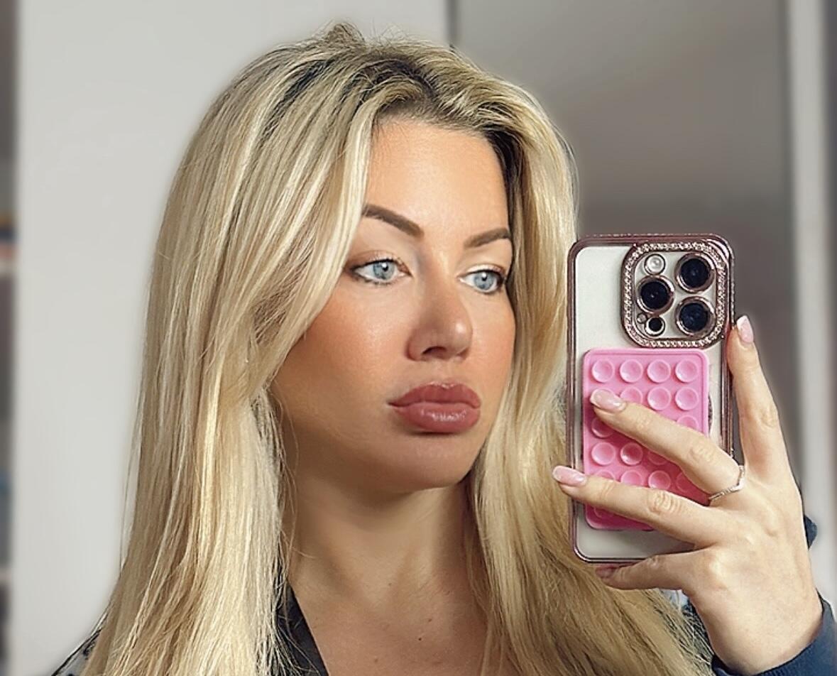 PANDORA BANKS’s Official Social Fan Page | LoyalFans