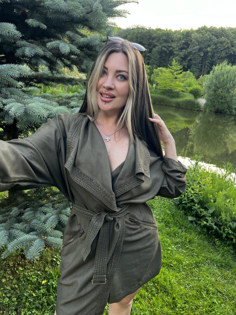 Elizabeth Royce’s Official Social Fan Page | LoyalFans