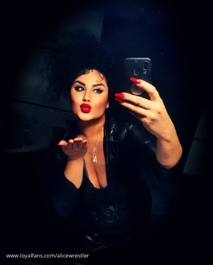 Mistress - Tall Alice Wrestler Official Photos | LoyalFans