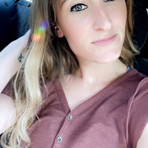 Elizabeth Henson’s Official Social Fan Page | LoyalFans