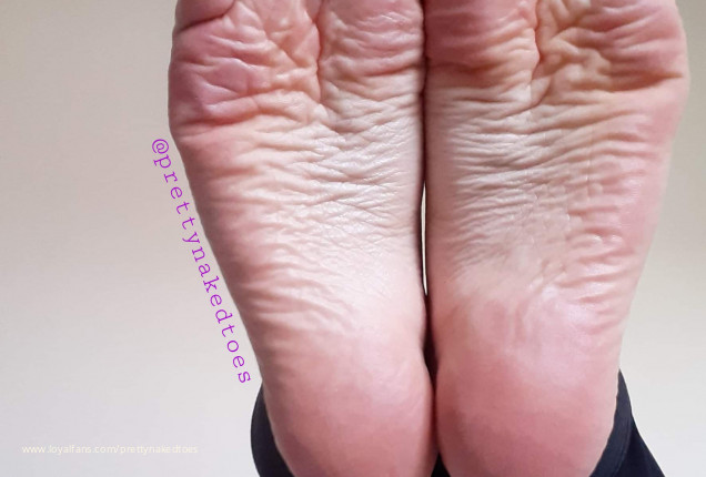 Scrunched soles - Prettynakedtoes Official Photos | www.Loyalfans.com