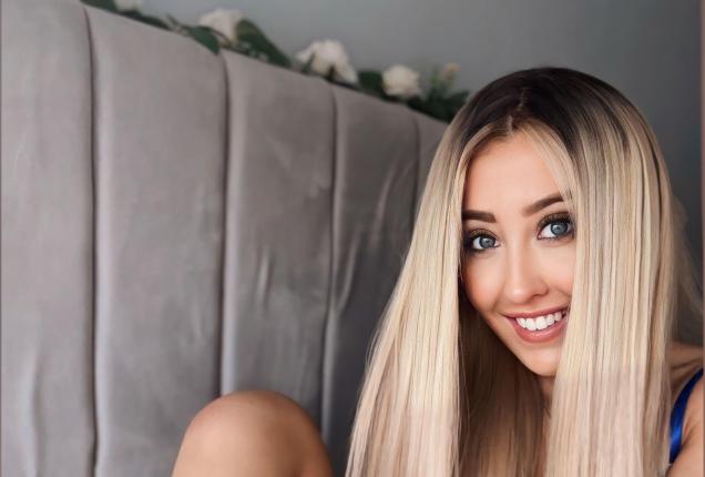 My feet make you more horny than porn 🥵 - Miss Evie Lock Official ...