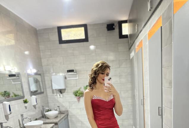 I about to paint my toes on live.. no I won’t let you see for free 💵😇 ...