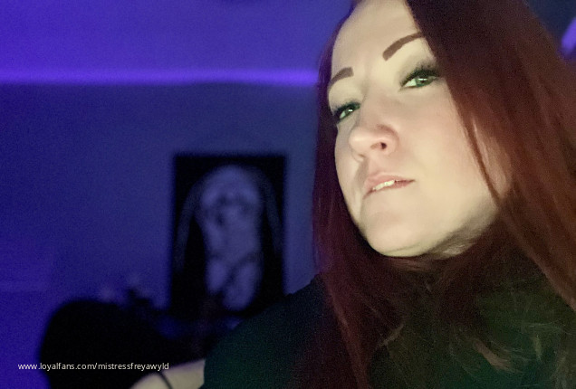 Middle finger humiliation + Tease & Denial - Mistress Freya Wyld ...