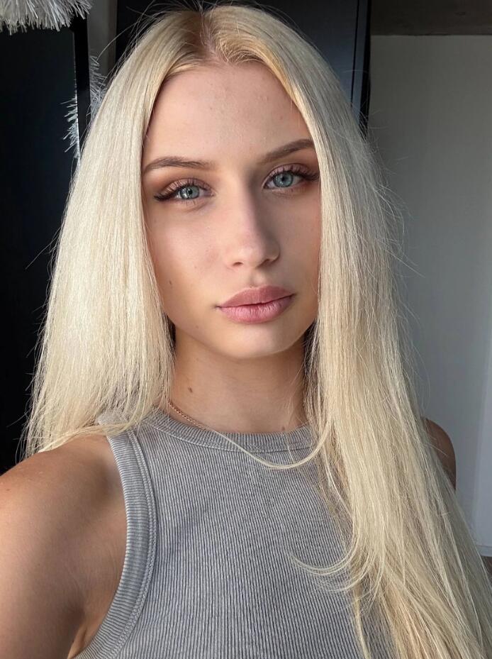 Astoria404's Official Social Fan Page | LoyalFans