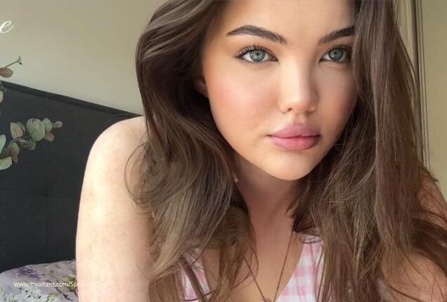 Cash meet foot worship with my foot simp - Goddess Lila Rose Official ...