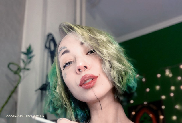 Green mood - bunnykelly Official Photos | www.Loyalfans.com