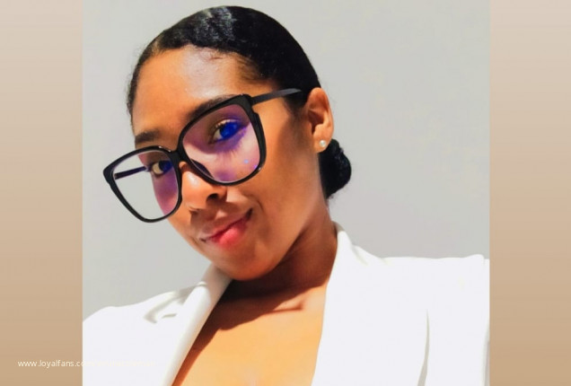 😏🤗 - Emma Coleman Official Photos | www.Loyalfans.com