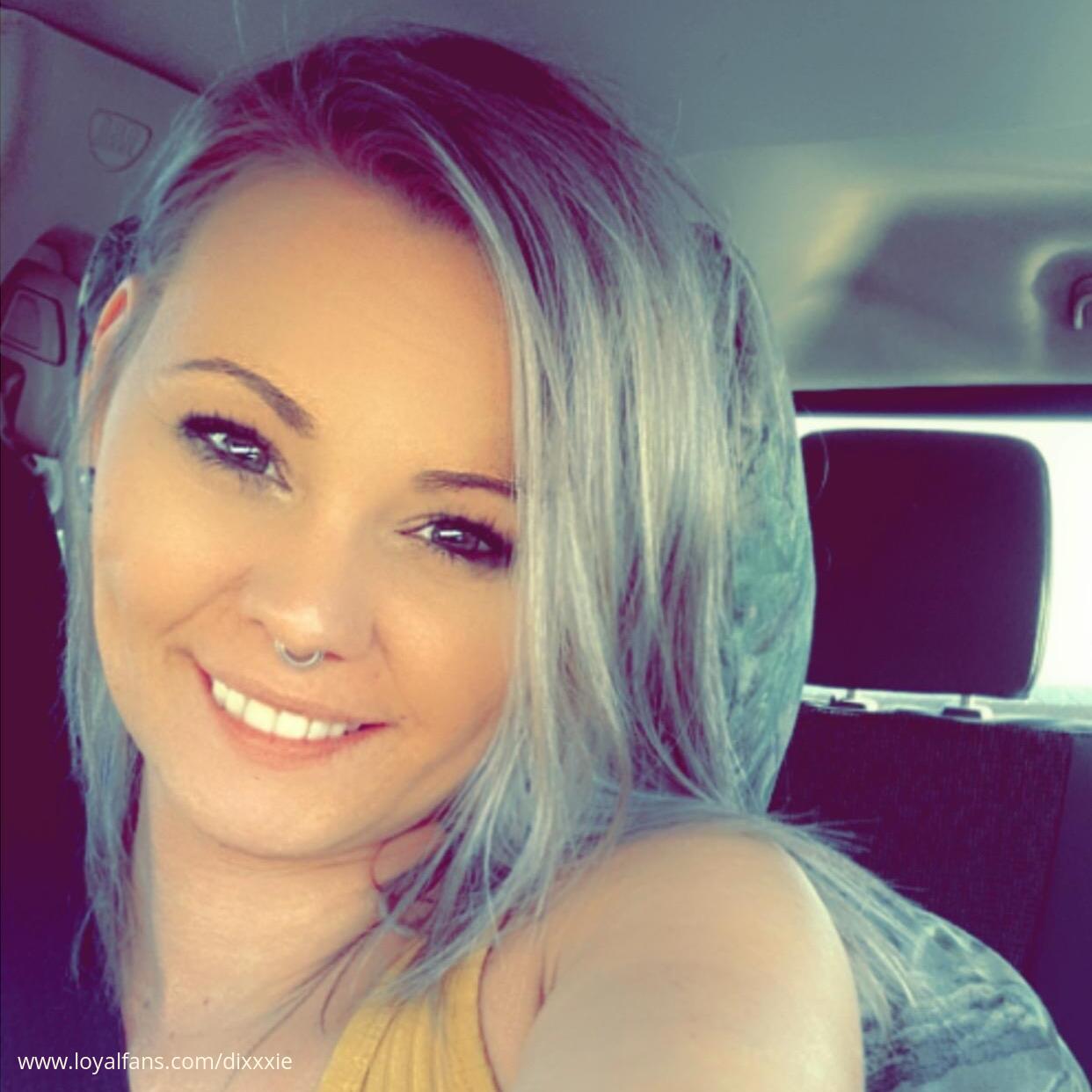 Dixxxie’s Official Social Fan Page | LoyalFans