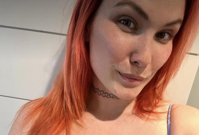 Quick!!! Did you notice the freckles or the boobs first? 🤭 - Taylor ...