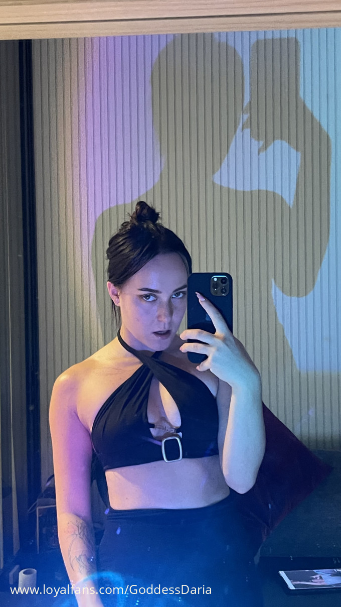 Findom Goddess Daria ’s Official Social Fan Page | LoyalFans