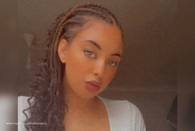 Pretty tiddies🖤 - MissMaryJ Official Profile | www.Loyalfans.com