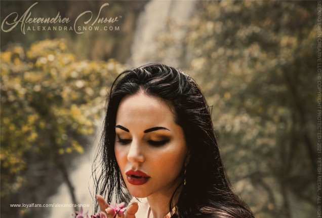 So cold... - Goddess Alexandra Snow Official Photos | LoyalFans