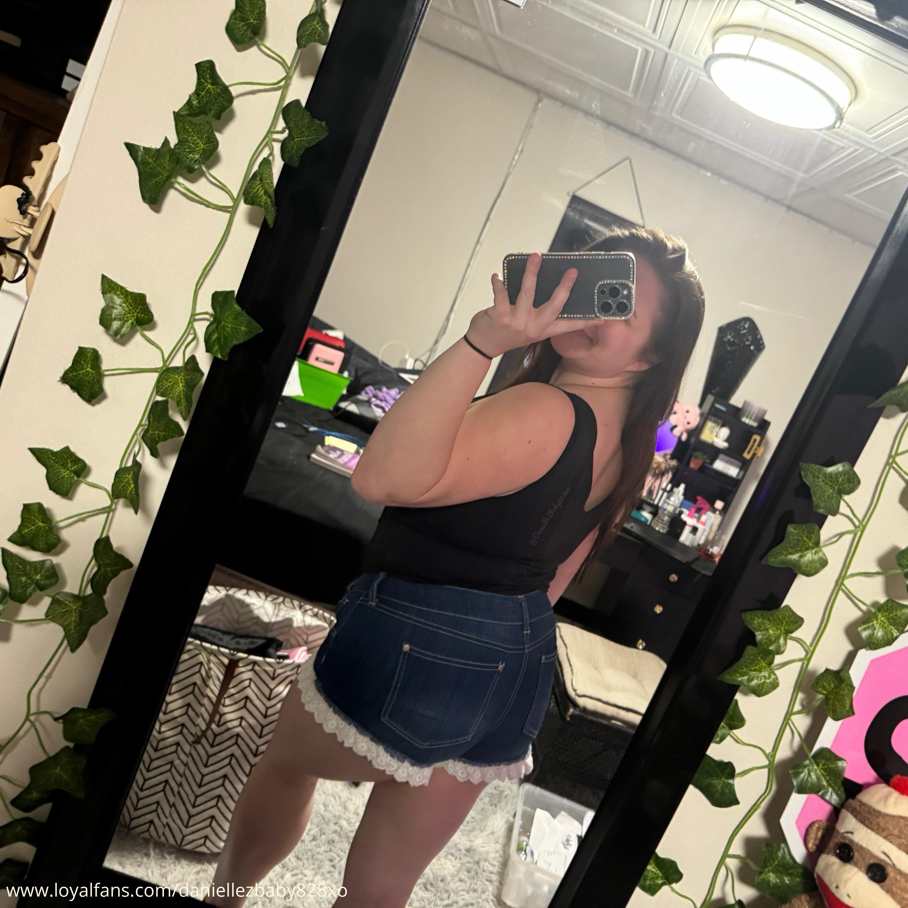 Danielle Z ’s Official Social Fan Page | LoyalFans