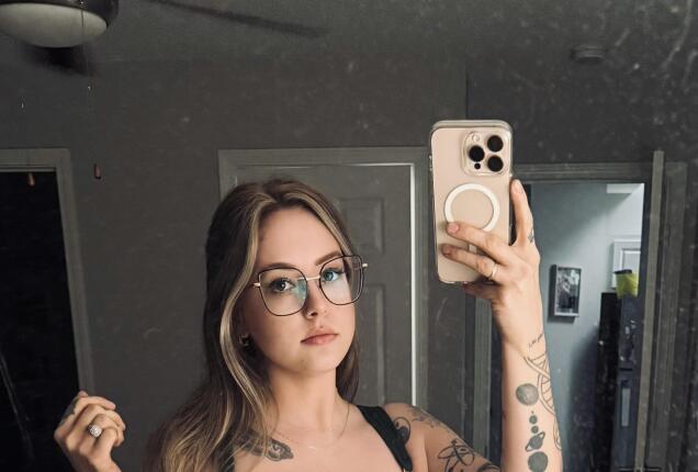 Just a regular day for me… - ElsaBaby03 Official Photos | www.Loyalfans.com