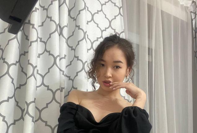 You shouldn't hide from the queen, what are you afraid of? Take it and ...