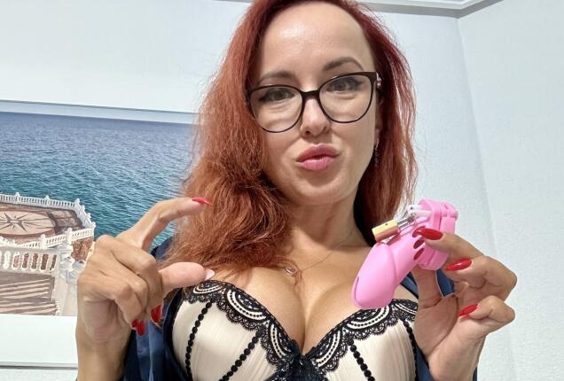 You can never please a Goddess like me, should I lock your useless cock now? - Goddesss Elektra ...