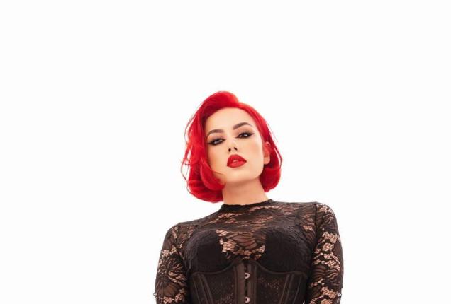 The tall, aesthetic, sensual Goddess Shanti 👑😍 - Goddess Vamp Femdom ...