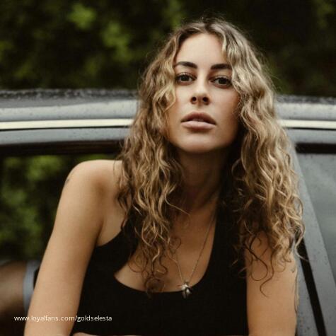 😍A look that mesmerises😍 - Gold Selesta Official Photos | www.Loyalfans.com