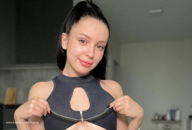 Do You Like It When I Stick My Tongue Out👅 Lilyglow Official Photos