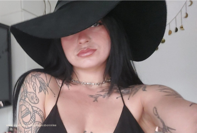 Come here big boy - GoddessBonniLee Official Photos | www.Loyalfans.com