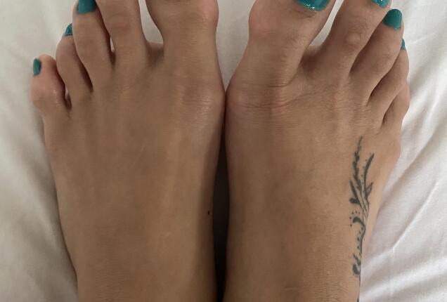 Green toes - Feetwonders Official Photos | LoyalFans